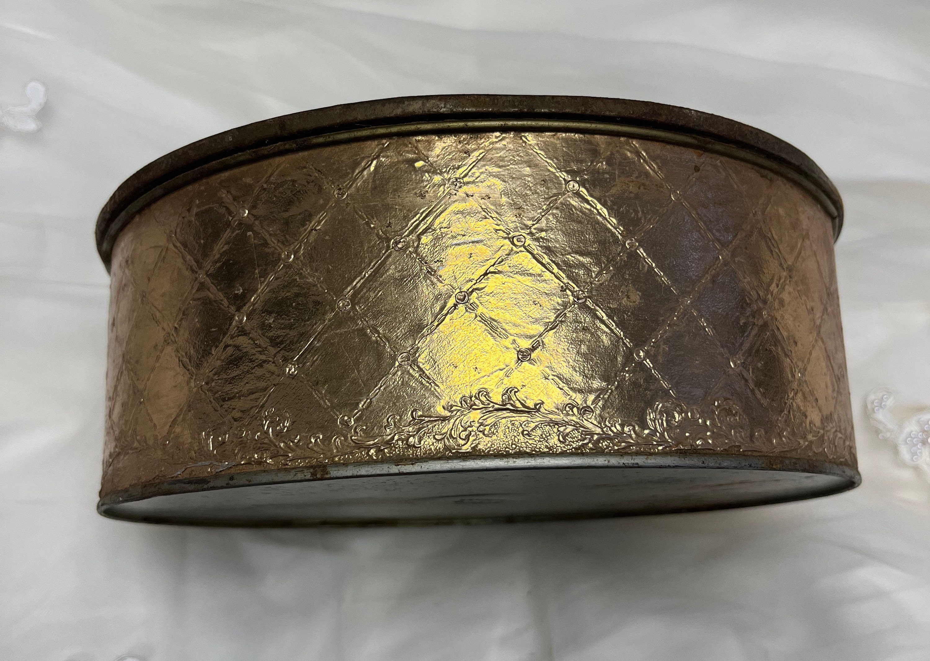 Vintage Christmas Guildcraft Gold Country Inn Fruit Cake Tin 10 Inches ...