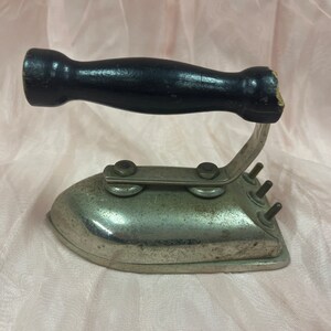 Small Vintage Iron - Etsy
