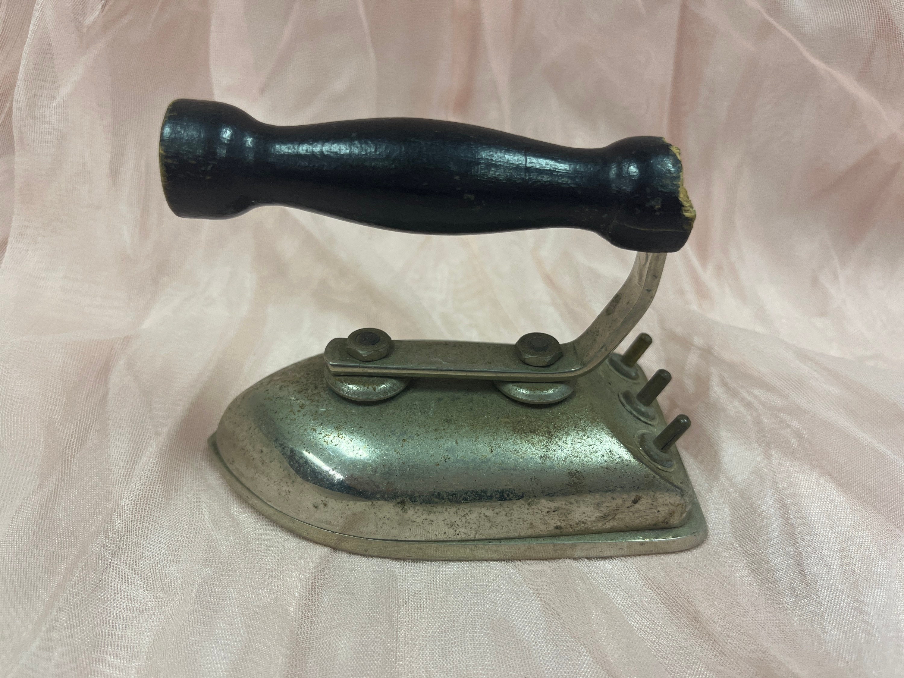 Small Vintage Iron - Etsy
