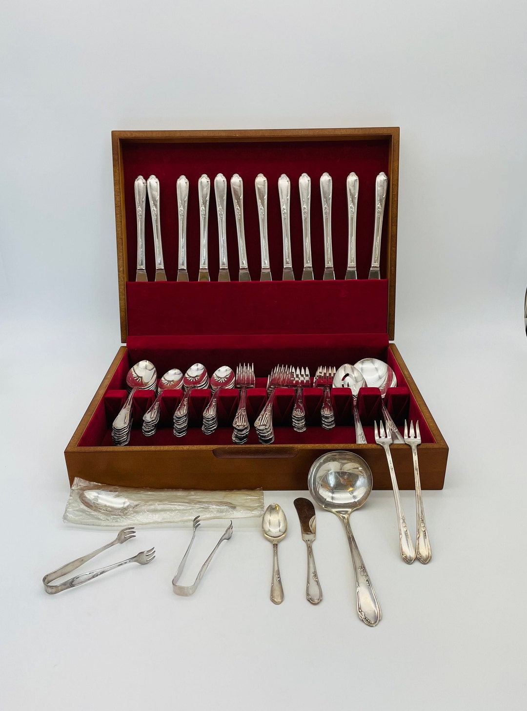 Meadowbrook Wm. A. Rogers A1 Plus/oneida Ltd. 12 Piece Silver Plate Silverware, 12 Extra ...