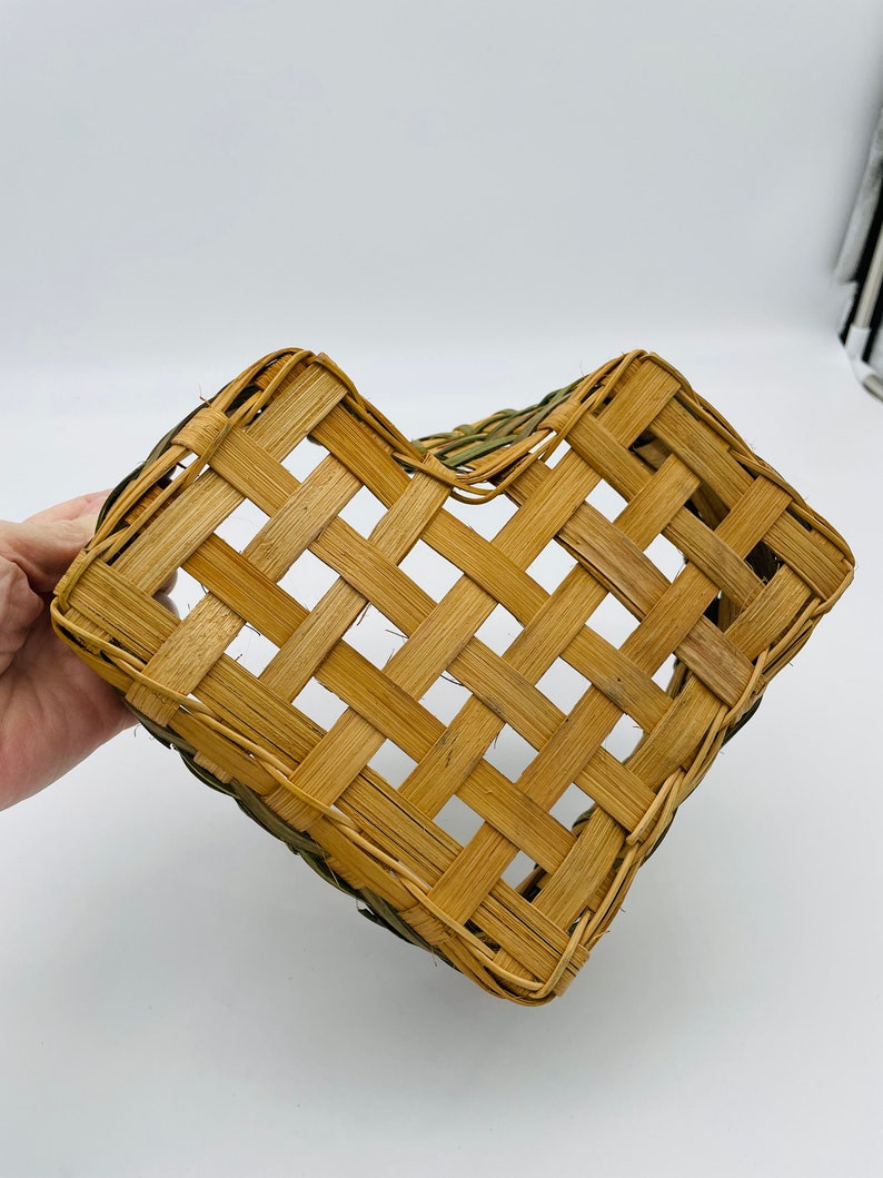 Heart Shaped Woven Basket With Heart Stenciling/vintage Hand - Etsy