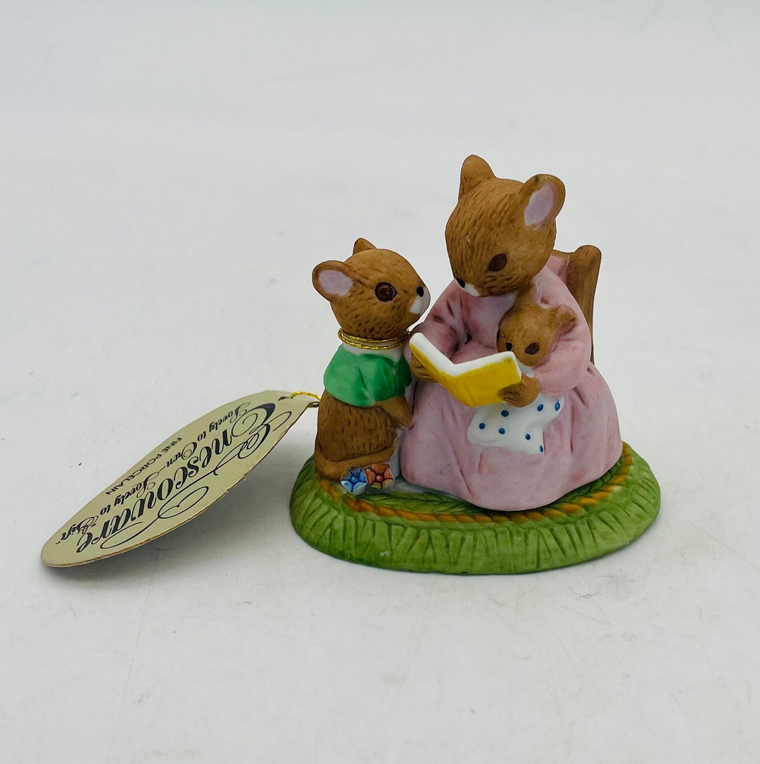 Sweet 1976 Enesco Storybook Mice Figurine Mother Reading to Babies - Etsy
