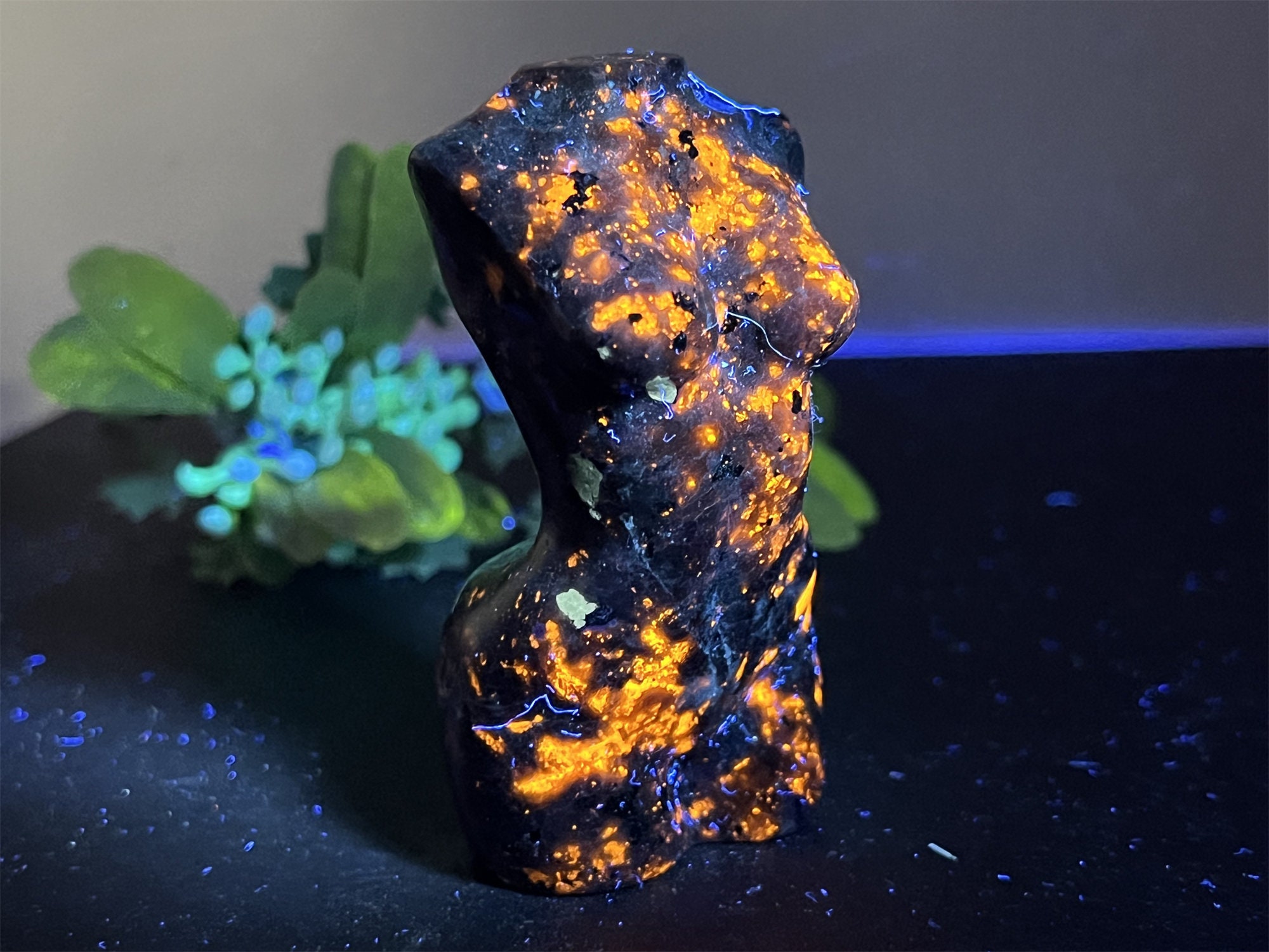 3'' Natural Hand Carved Yooperlite Female Model,crystal Palm,flame's ...