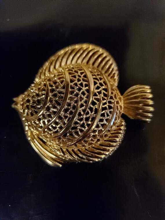 vintage monet fish brooch - Gem