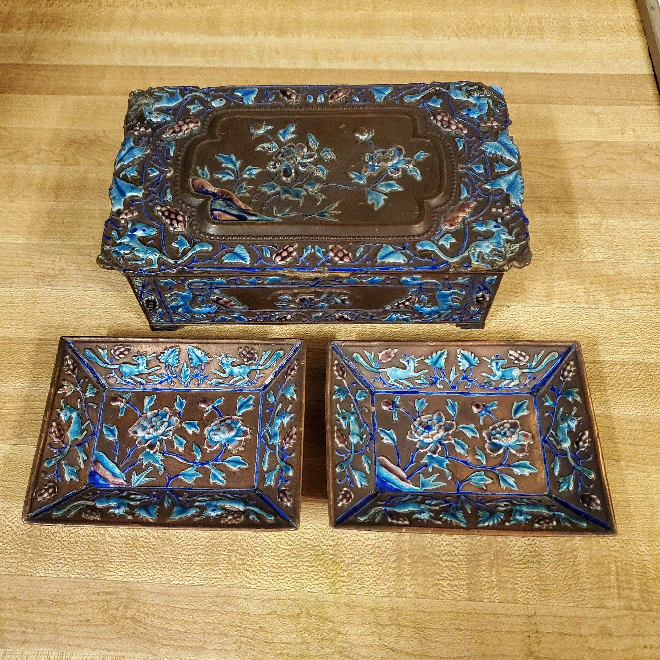 Smoking Box and 2 Ashtrays - Etsy
