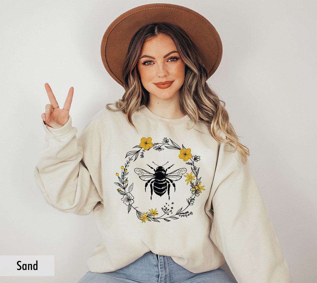 Bee Botanical Sweatshirt, Nature Sweatshirt, Cute Bee Sweatshirt, Women ...
