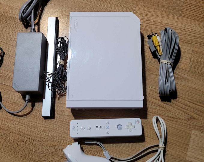 White Nintendo Wii Backwards Compatible Console + Remote/nunchuk ...
