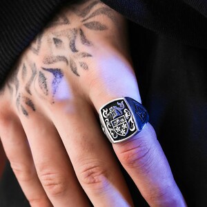 Custom Signet Ring Family Crest Coat of Arms Ring, Davey Crest Classic ...