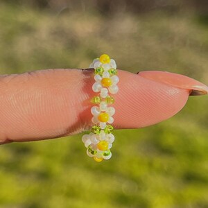 Daisy Bead Ring, Beaded Flower Rings, Dainty Ring, Daisy Ring, Cute ...