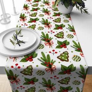 Floral Christmas Table Runner, Pine Tree & Red Berry Runner, Green and ...