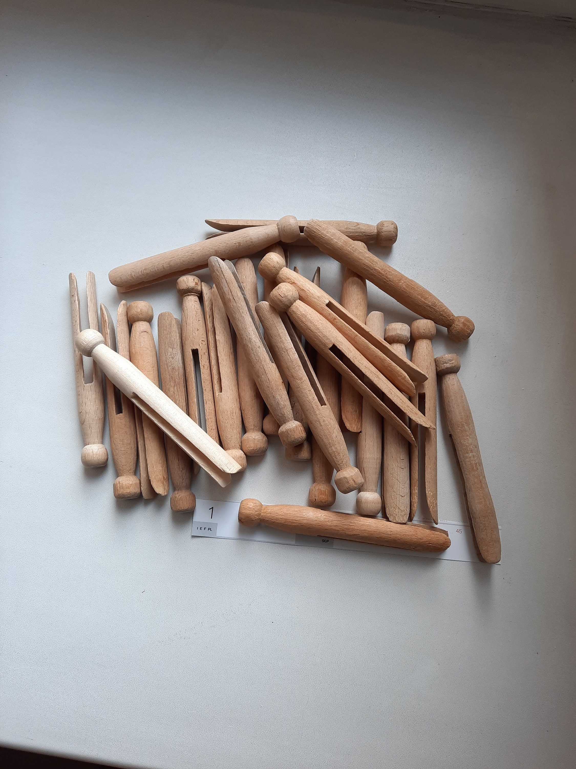 Set of 24 Vintage Hard Wood One Piece Old Style Clothes Pins Pegs / for ...