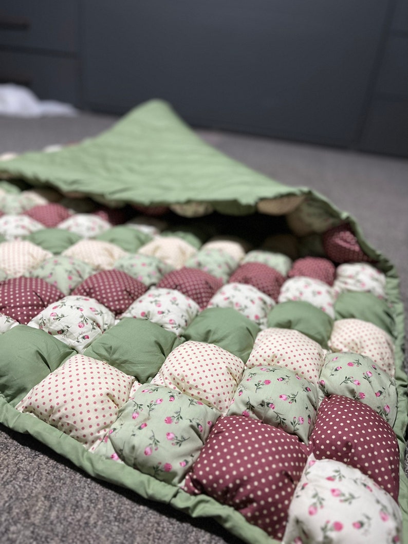 Olive Flower Puff Quilt. - Etsy