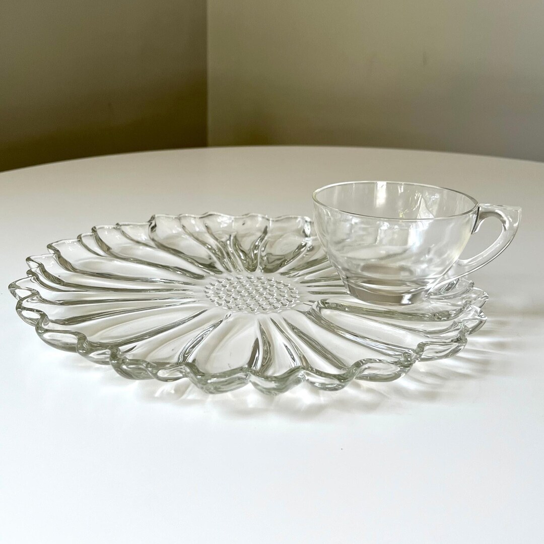 Set of 4 Vintage Clear Glass Sunflower Luncheon Plates With Matching ...