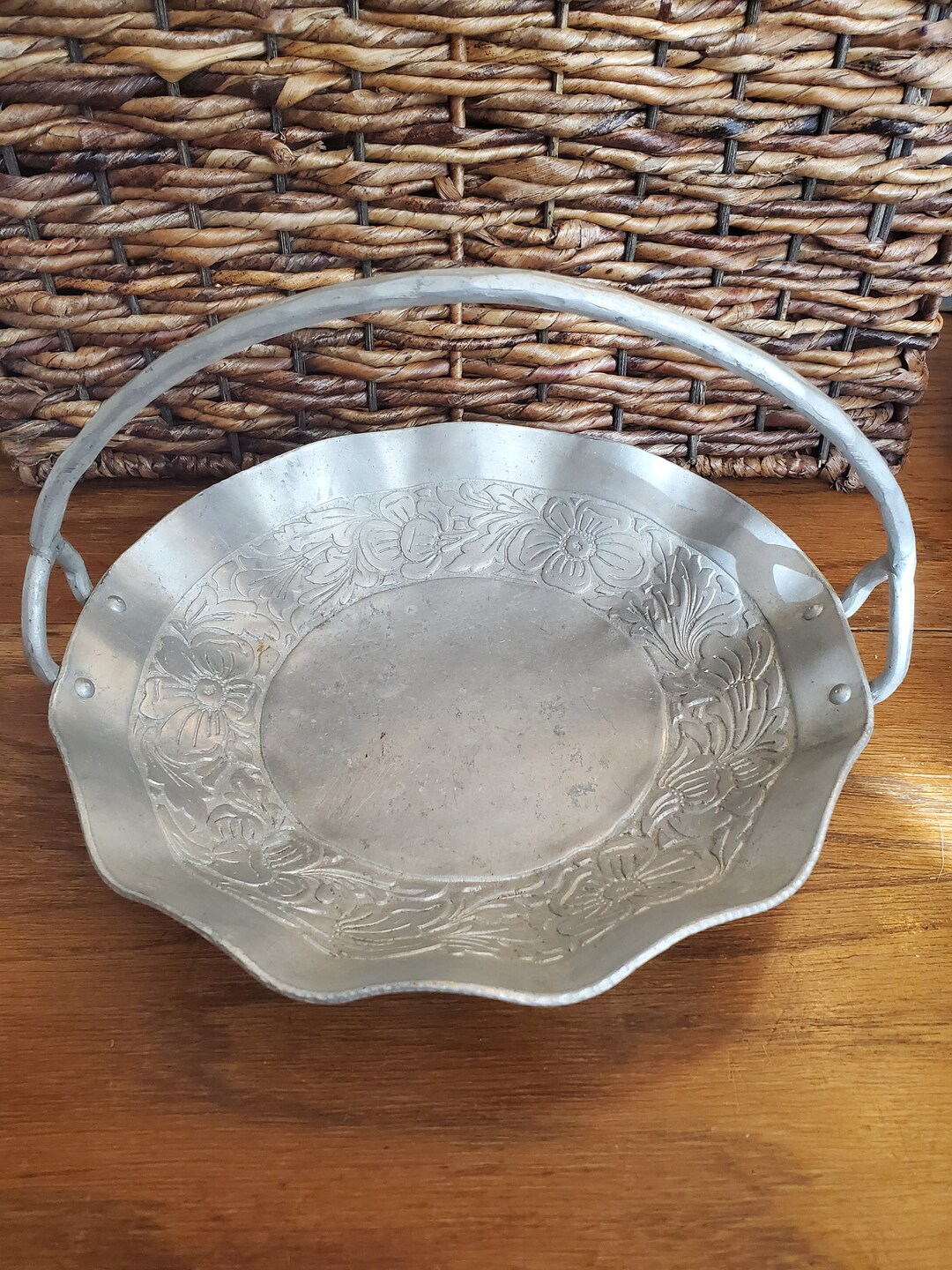 Vintage 1950's Hand Forged Everlast Embossed Aluminum Dish With Handle ...