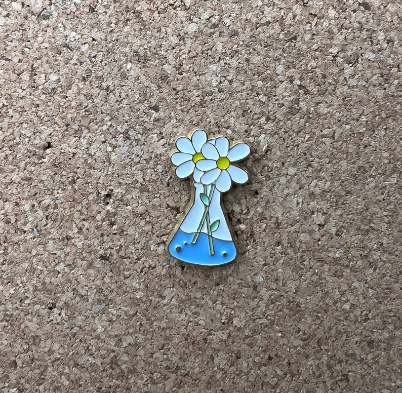 Beaker With Flowers in It White Flowers Daisy Design Science I ...