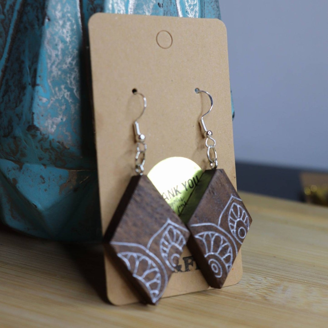 Laser Engraved Diamond Shape Walnut Wood With Resin - Etsy