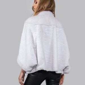 ONE SIZE White Real Mink Fur Cape With Sheared Details. Natural Color ...