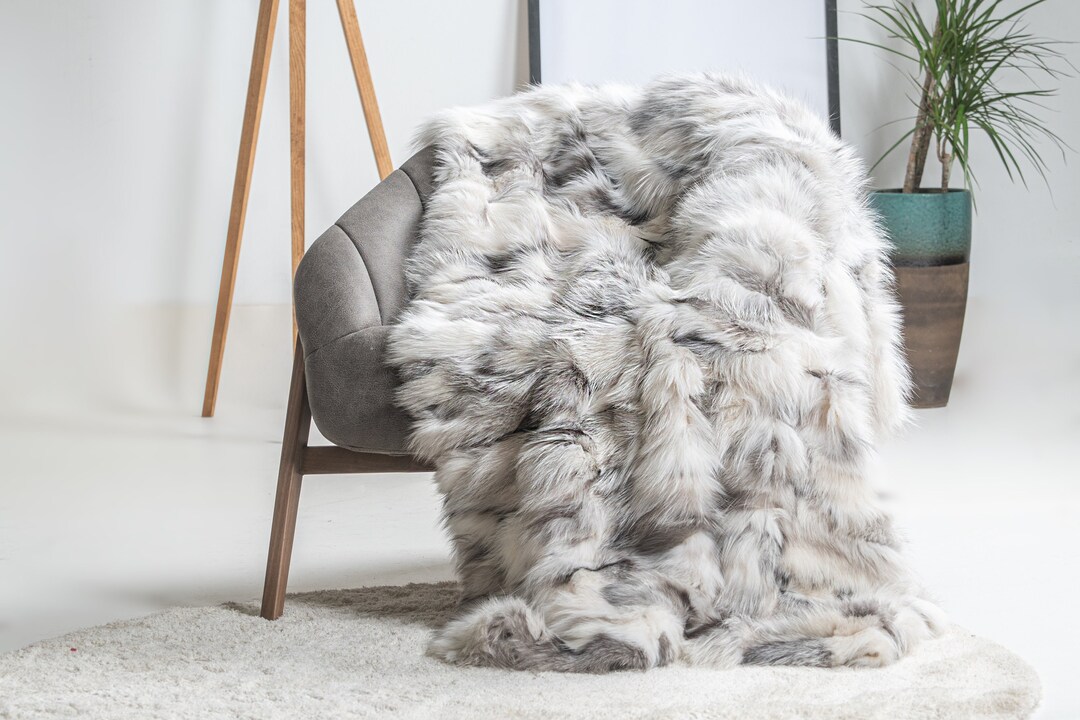 PLATINUM FOX FUR Blanket. Luxury Bedding, Fluffy Fur Throw, Fur Rag ...