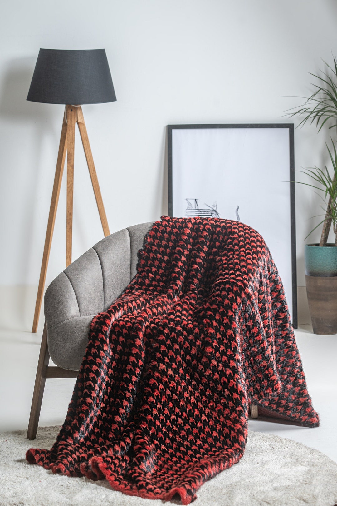 Luxury Real Mink Fur Rag. Fur Blanket With Black and Red Print. Fur ...