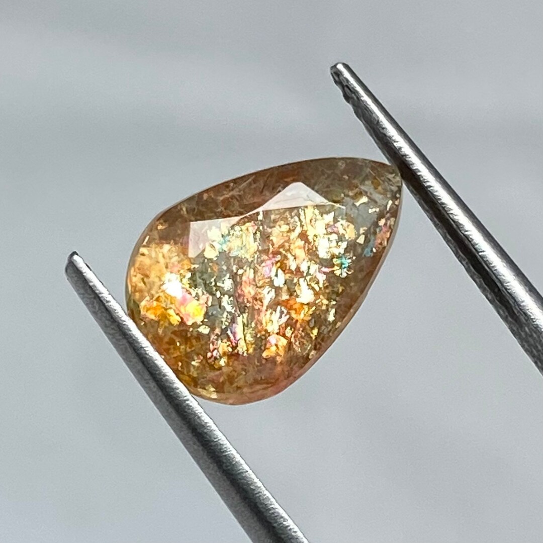 Golden Matrix Multi Flakes Sunstone 8x12.40 MM 3.10 Carats Filled With ...