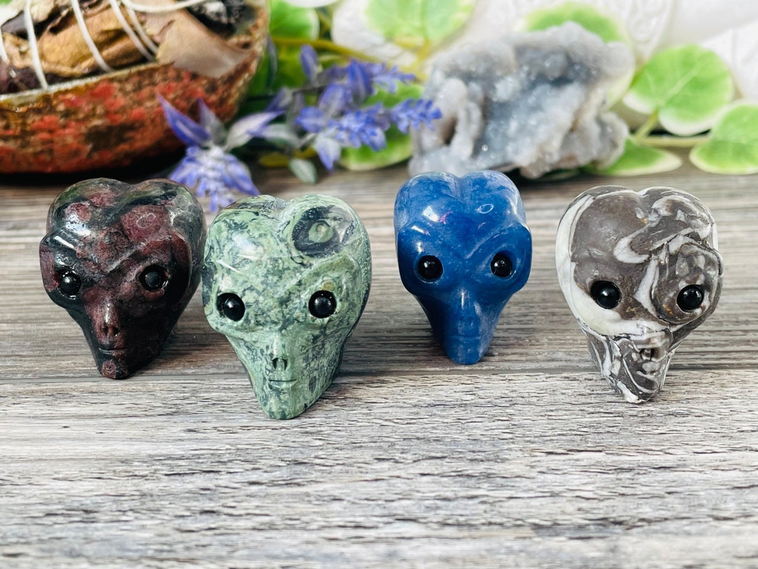 Alien Heads, Aliens, Crystal Carvings, Sci Fi, Crystal Aliens, Small ...
