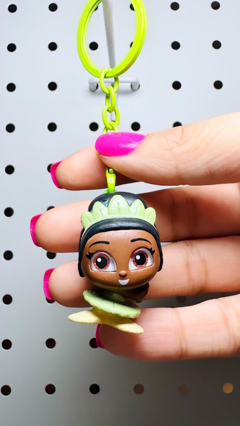 Disney Doorables Keychain Tiana, Disney Keychain, Disney Doorables ...