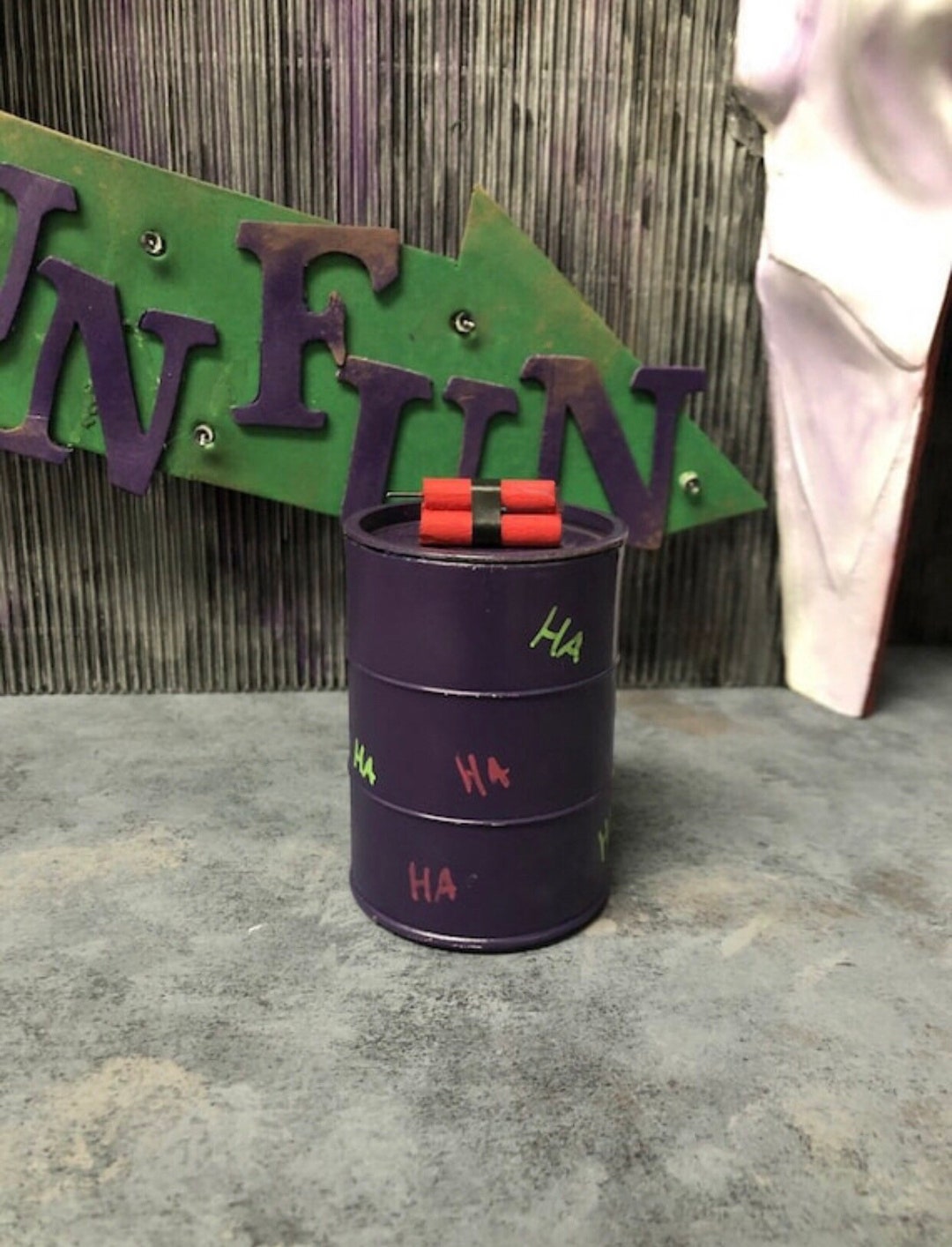 1:12 Scale Joker Barrel Bomb Prop Diorama Action Figure Photography DC ...