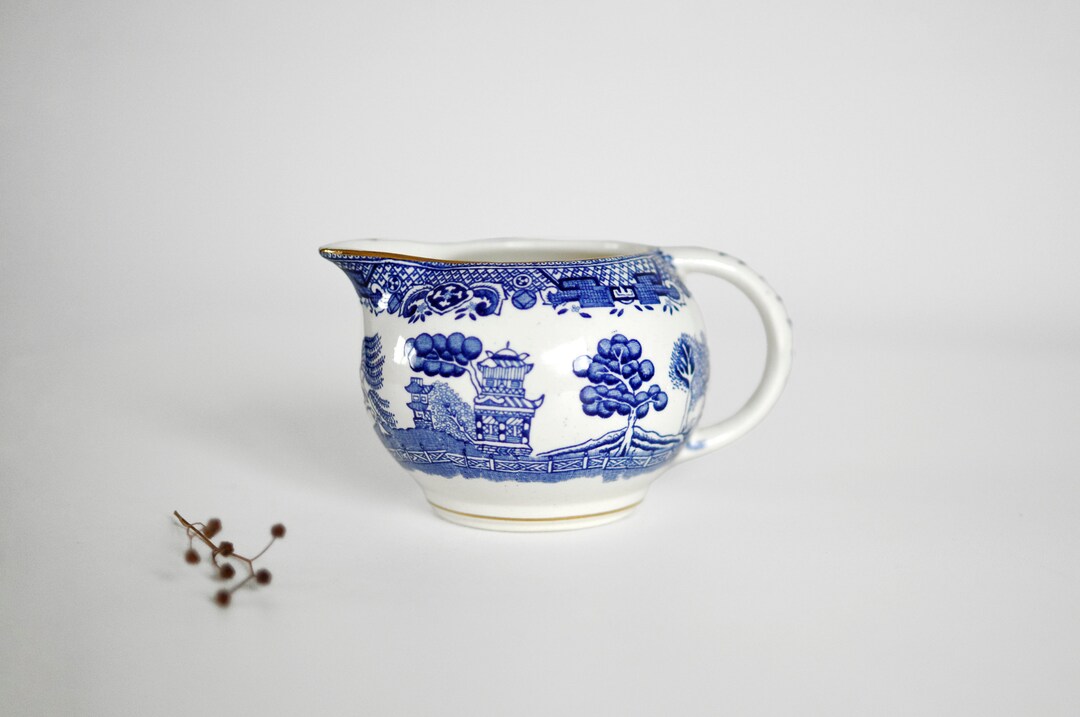 Pretty English 1940's Barratts of Staffordshire Vintage Willow Pattern ...
