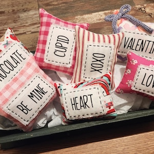 Country Primitive Mini Pillow Tucks , Easter Bunny, Valentine's Day ...