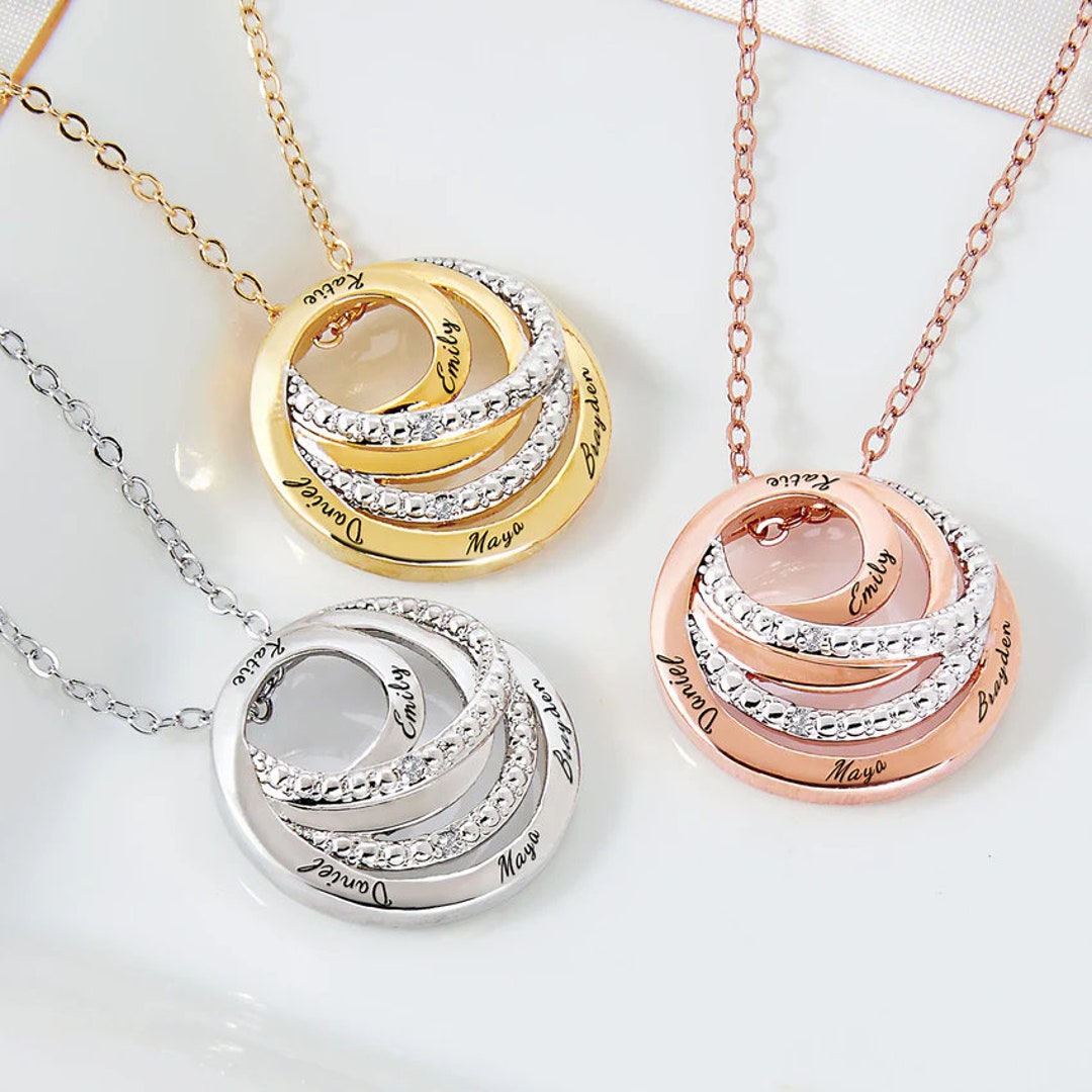 Intertwined Circles Engraved Names Pendant Necklace - Etsy