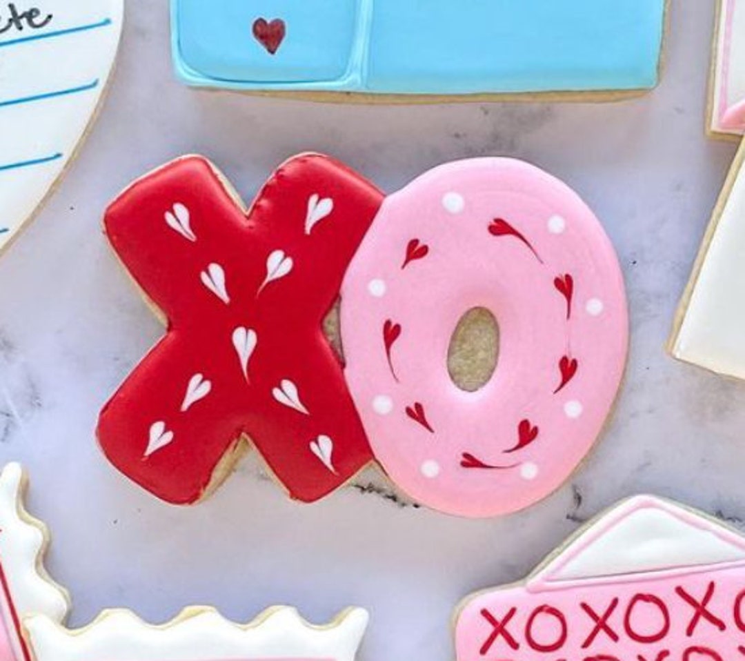 FAST SHIPPING! XO Valentine's Day Hug and Kiss Cookie Cutter 4" - Etsy