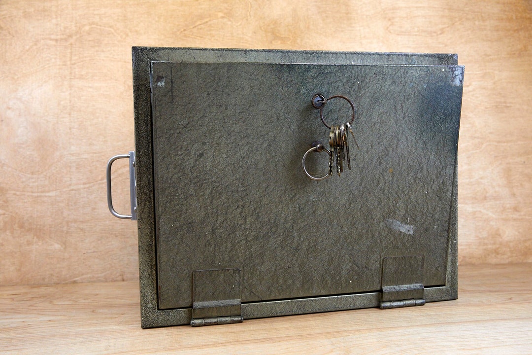 Vintage Steel Safe Cash Box, Sturdy Metal Safe, Victor Handled ...