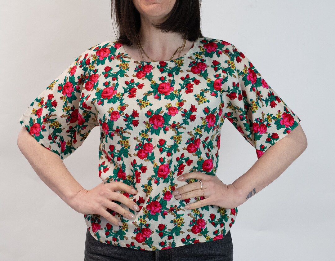 Vintage Women's Festive Print Tee | Square Cut | Short Sleeve - AS IS ...