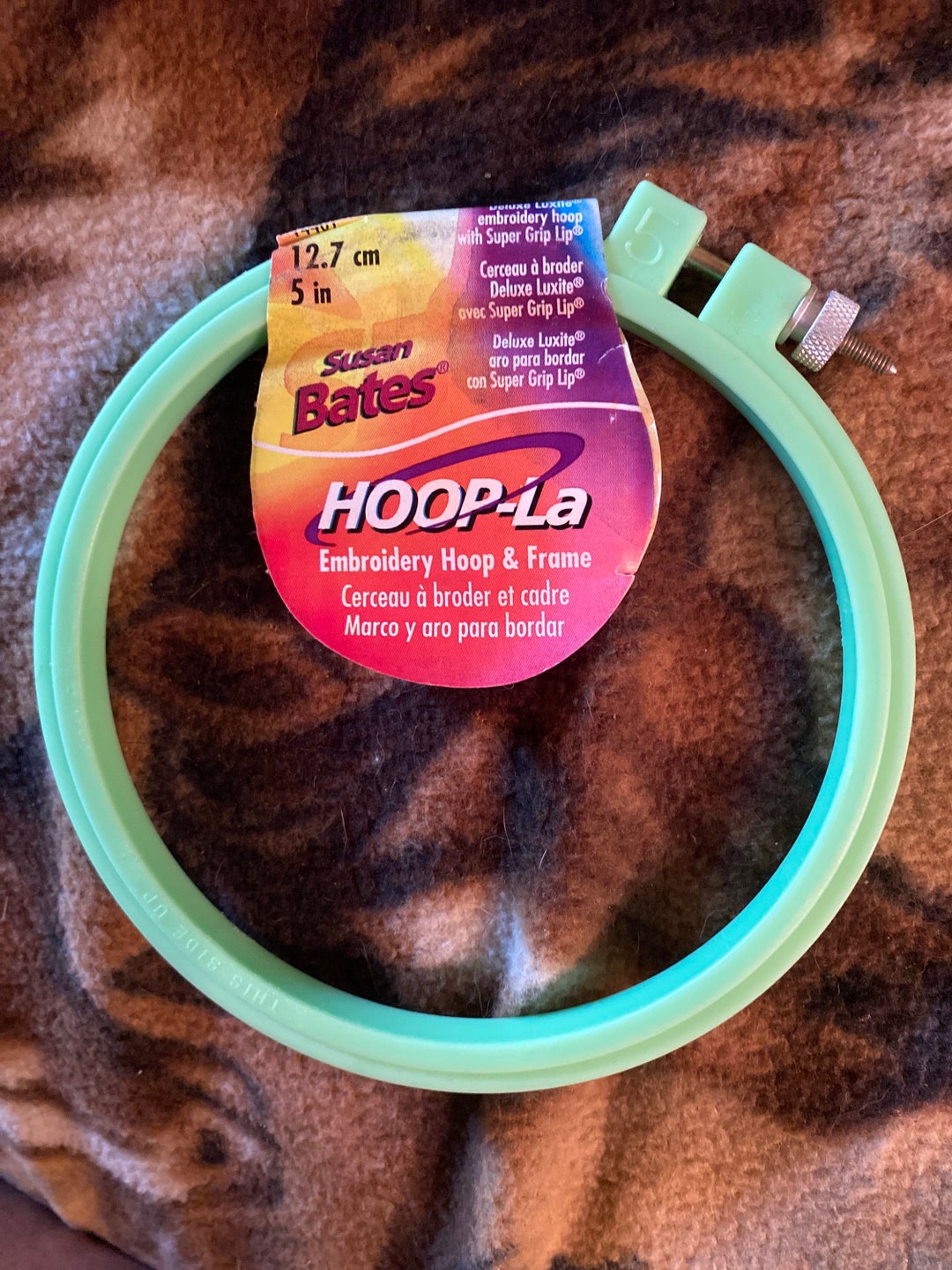 Hoop-la Susan Bates Embroidery Hoop With Super Grip Lip. 5 Inch, 12.7 ...