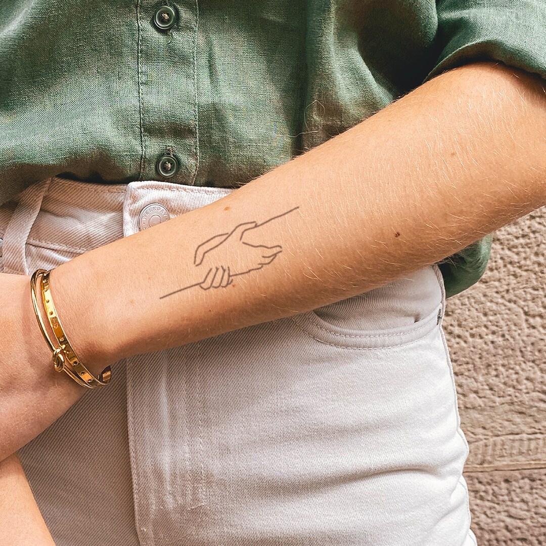 Holding Hands - Natural Temporary Tattoo | 2-week Tattoo | Semi ...