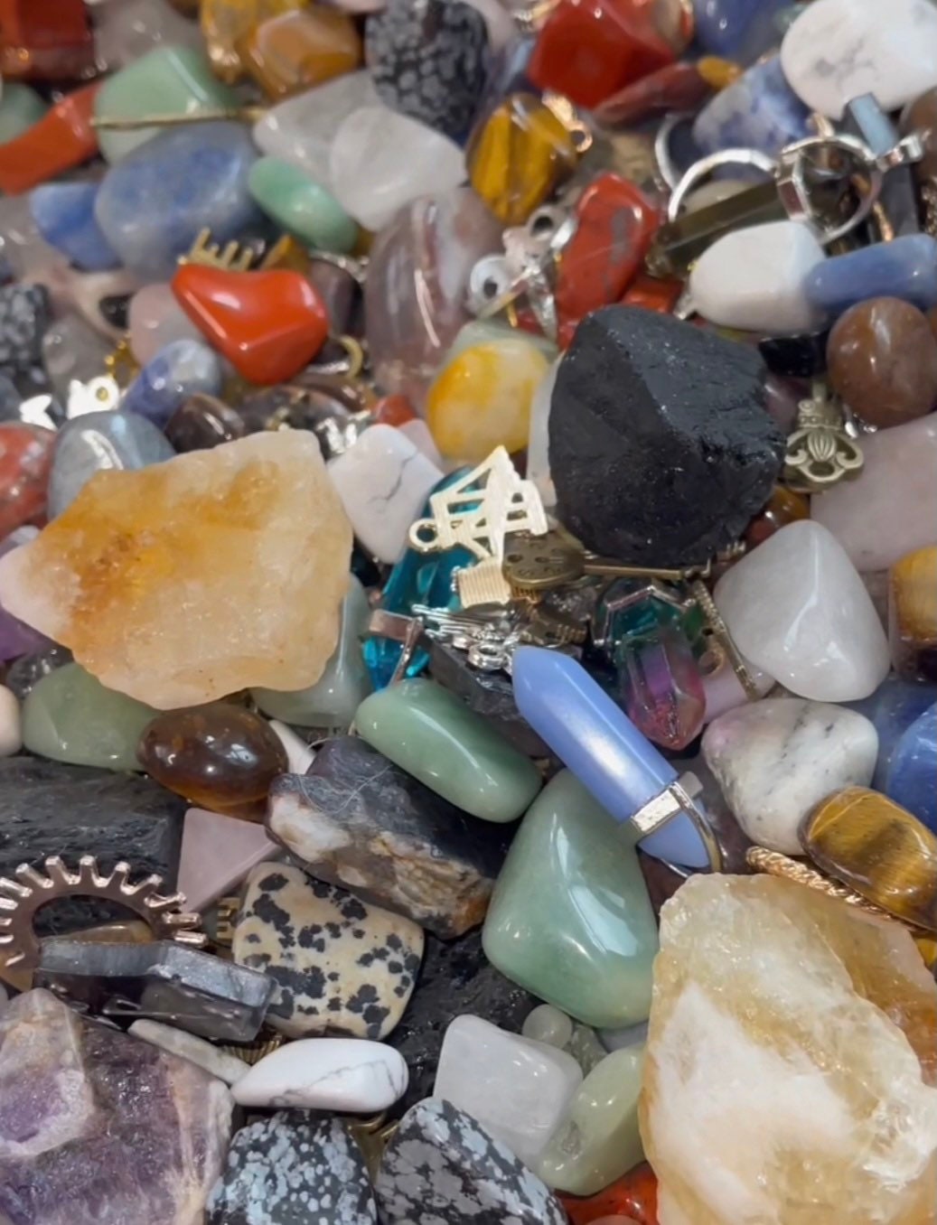 Rocks & Geodes Home Décor crystal confetti Scoop of crystals Confetti ...