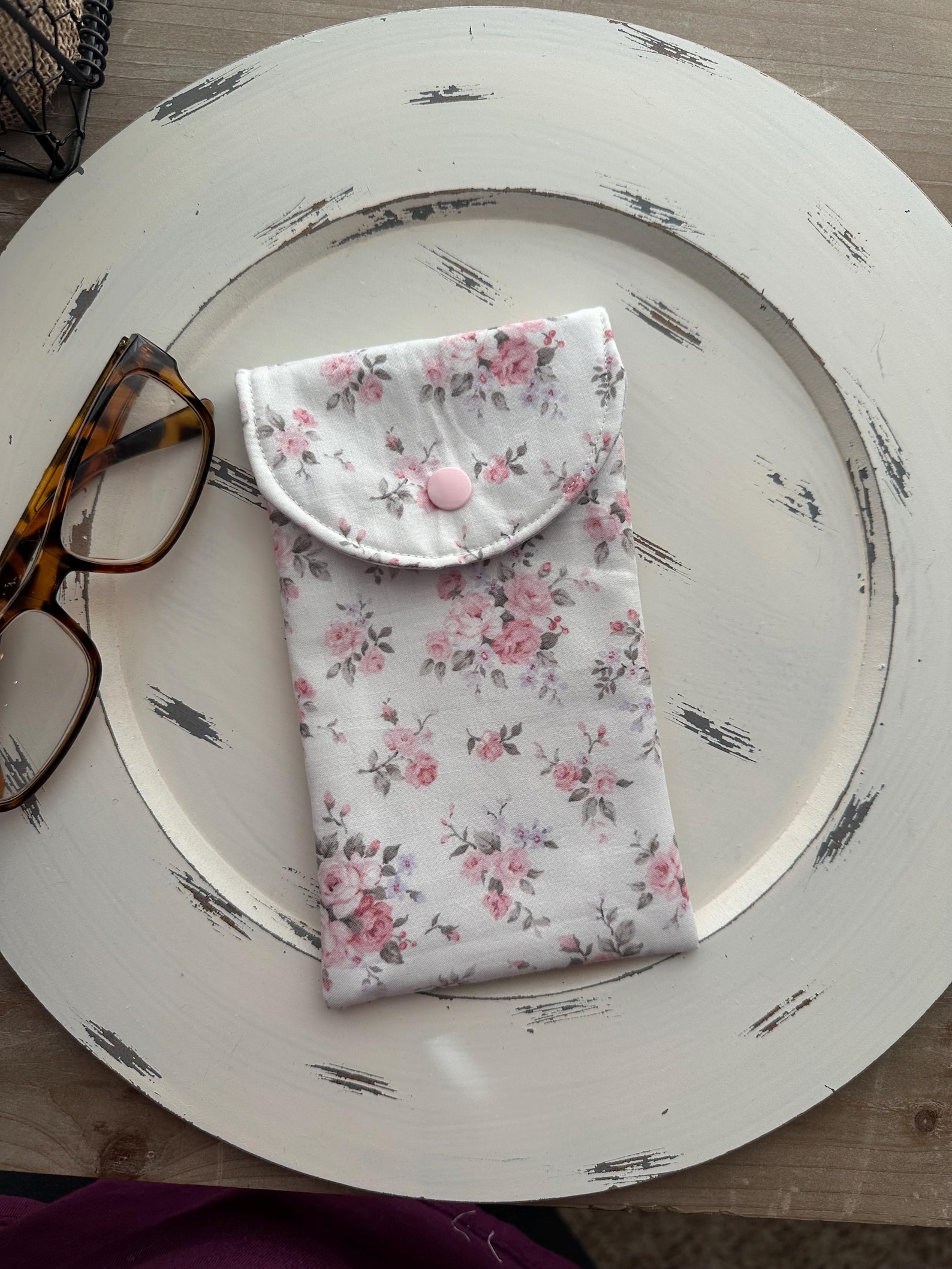 Fabric Eyeglass- iPhone Case Sewing Pattern – Step-by-step Beginner ...