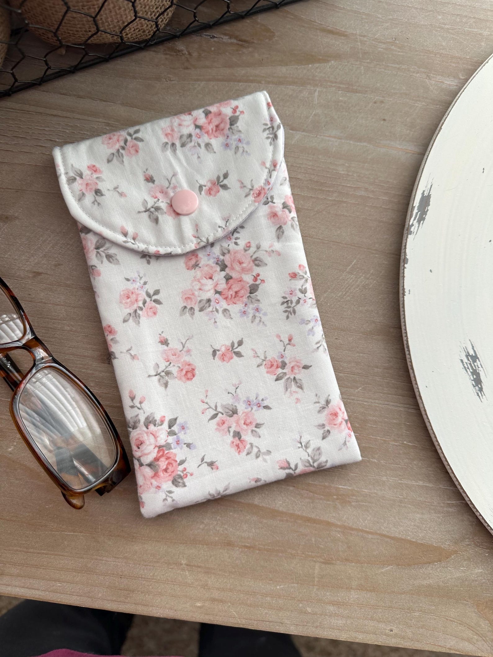 Fabric Eyeglass- iPhone Case Sewing Pattern – Step-by-step Beginner ...