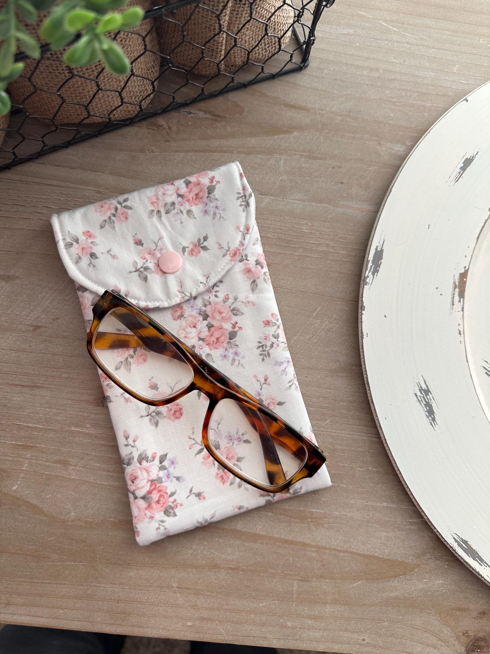 Fabric Eyeglass- iPhone Case Sewing Pattern – Step-by-step Beginner ...