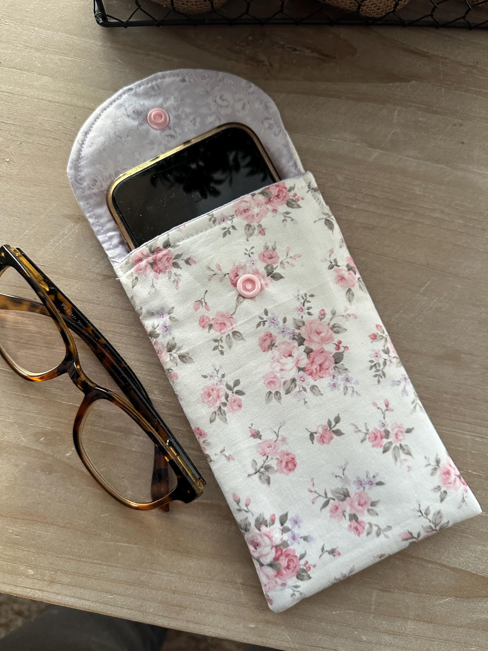 Fabric Eyeglass- iPhone Case Sewing Pattern – Step-by-step Beginner ...