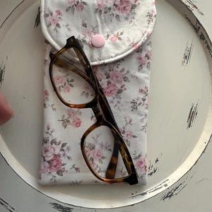 Fabric Eyeglass- iPhone Case Sewing Pattern – Step-by-step Beginner ...