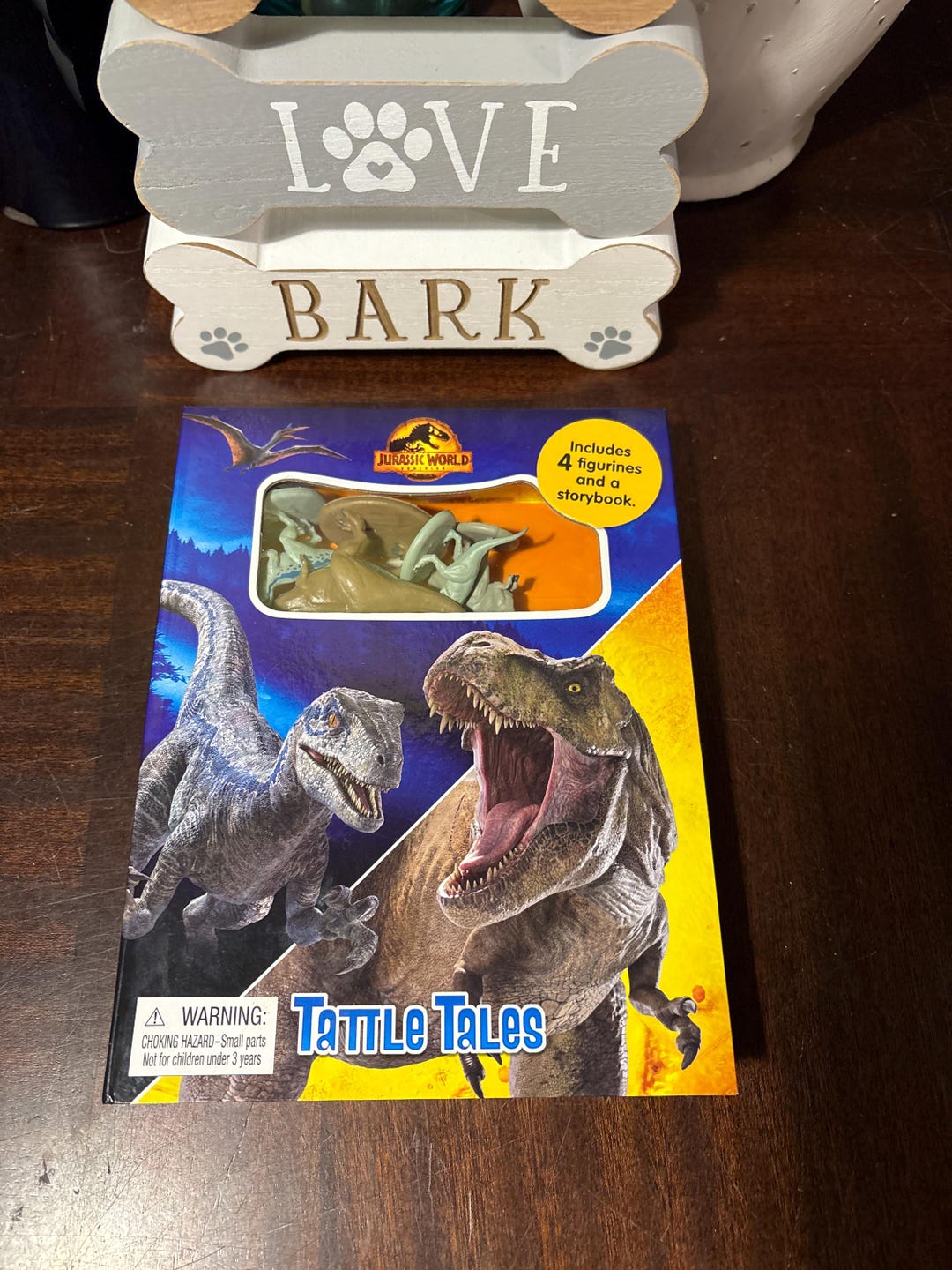 Tattle Tales Jurassic Park Interactive Book Set With 4 Plastic Dinosaur ...