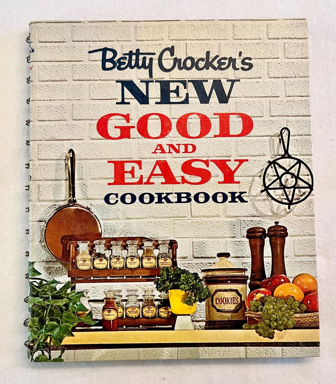Vintage Betty Crocker's New and Easy Cookbook, Copyright 1962, Spiral ...