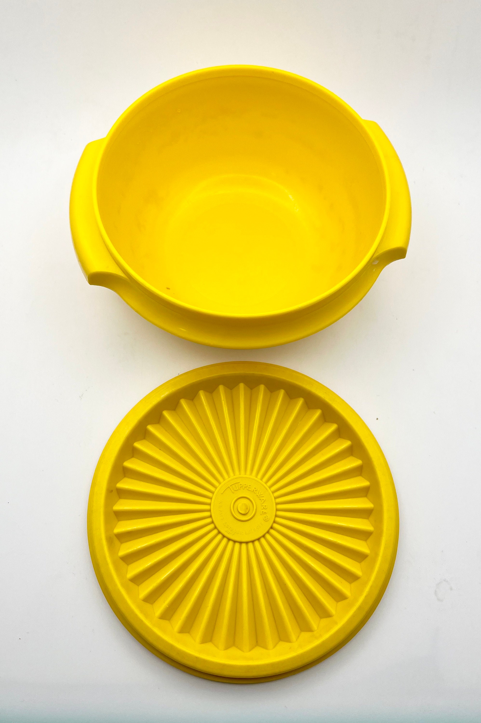 Vintage Tupperware Harvest Gold Round Bowl 1323-15 and Starburst Lid ...