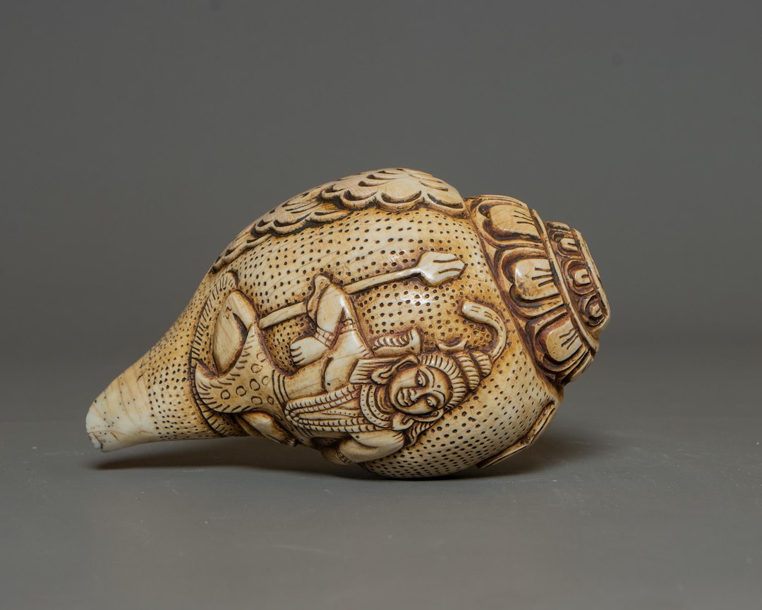Lord Shiva Carved Conch Shell – Handcrafted Hindu Ritual Decor for ...