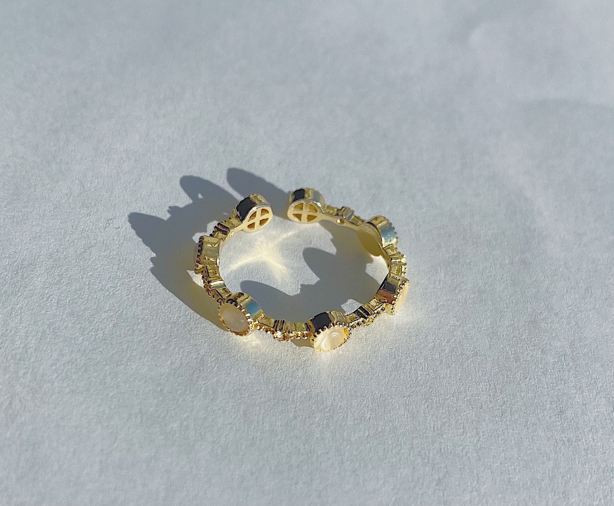 Old Money Ring Vintage Gold Ring for Women Crystal Circles | Etsy