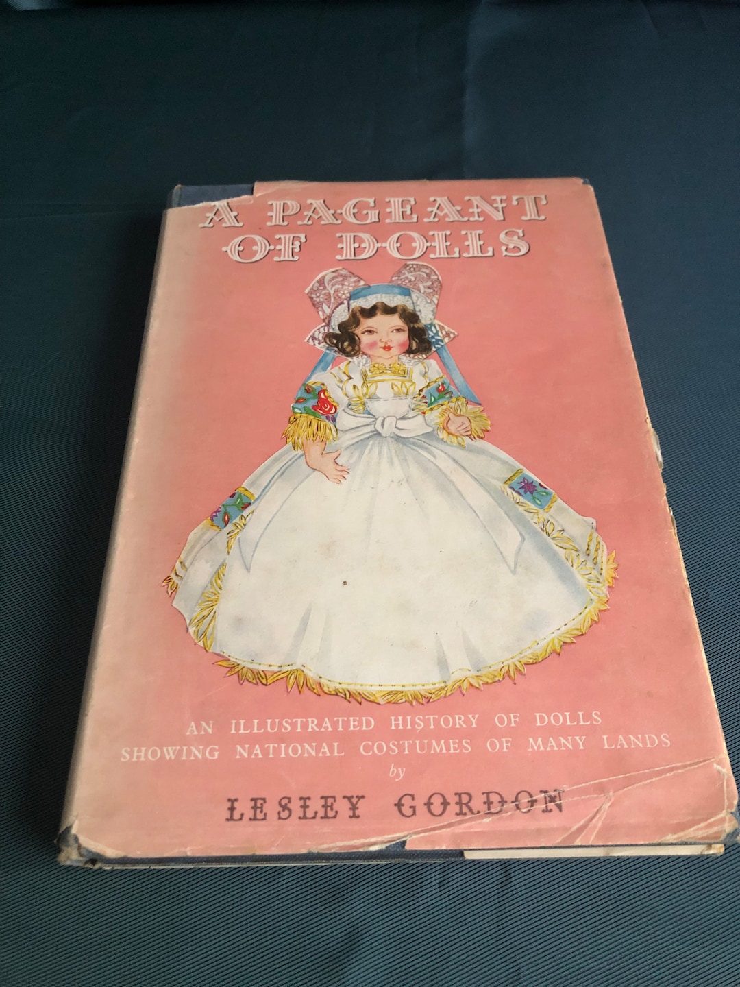 A Pageant of Dolls by Lesley Gordon, Vintage Book on Dolls - Etsy
