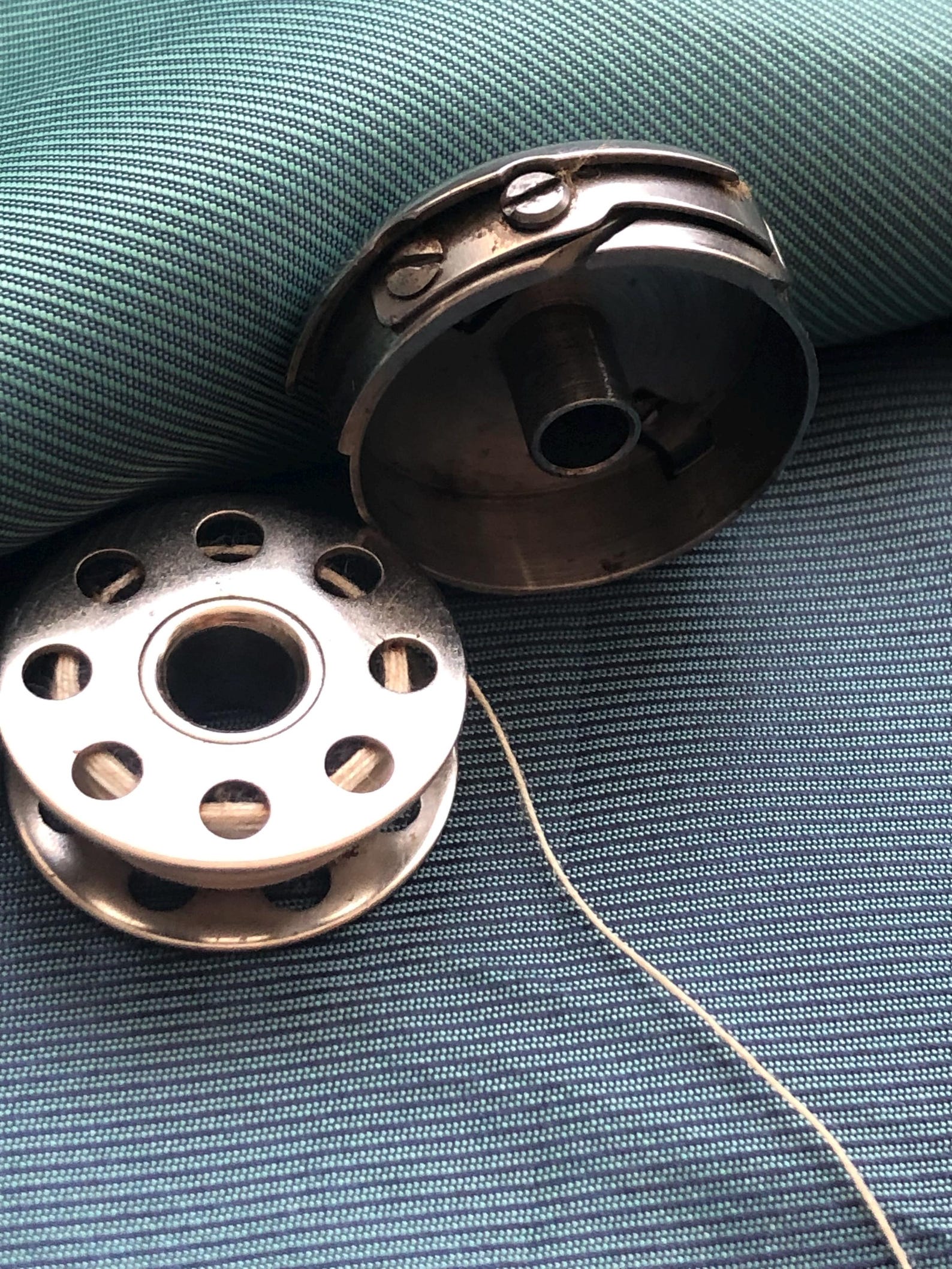 Singer Sewing Machine 221 222 Original Bobbin Case With Bobbin ...