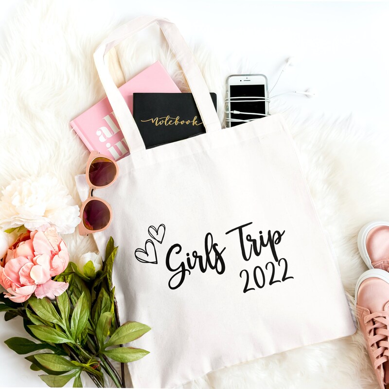 Girls Trip Gifts - 60+ Gift Ideas for 2025