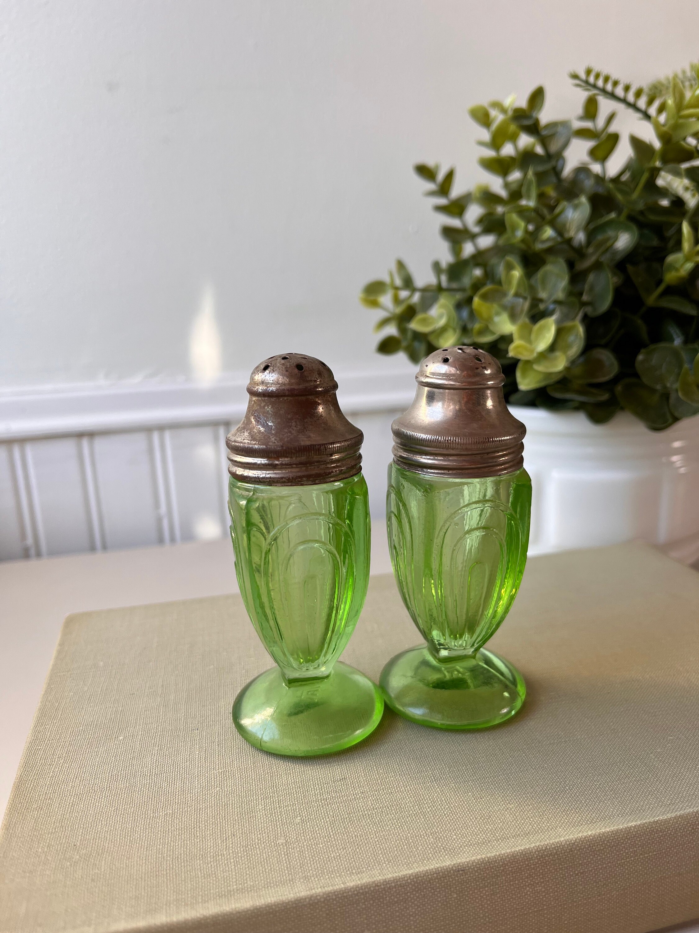 Vintage 1930s Depression Vaseline Glass Salt Pepper Shakers Hazel Atlas ...